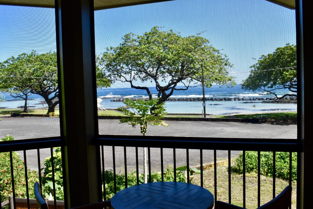 The Oceanfront Orchid Room – Hilo Beach House Inn